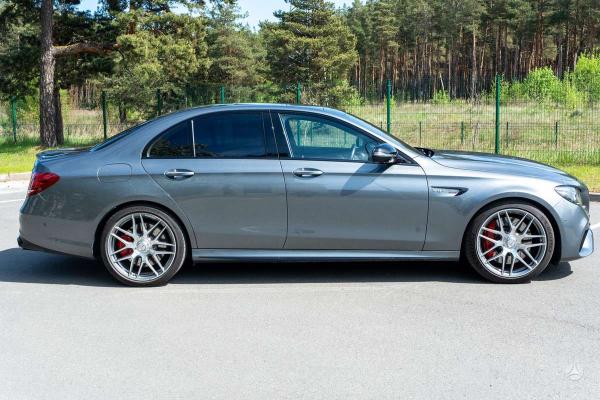 Серый Мерседес E 63 AMG 2020 в Таллин, объемом двигателя 3.98 л и пробегом 81 тыс. км за 54990 €, фото 5 на AUTOMOTO.COM.LV