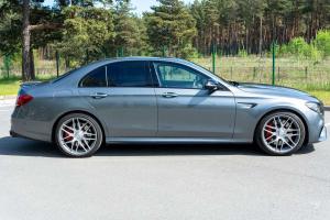 Grey Mercedes-Benz E 63 AMG 2020 in Tallinn, with an engine capacity of 3.98 L and mileage of 81 thousand km for 54990 €, photo 6 on AUTOMOTO.COM.LV