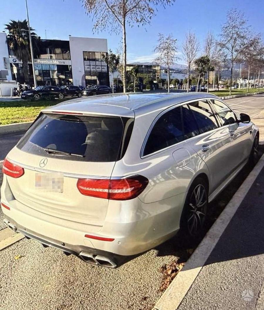 Grey Mercedes-Benz E 63 AMG 2018 in Panevezys, with an engine capacity of 3.98 L and mileage of 56 thousand km for 55820 €, photo 3 on AUTOMOTO.COM.LV