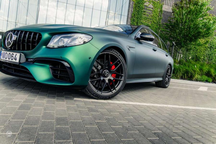 Grey Mercedes-Benz E 63 AMG 2018 in Vilnius, with an engine capacity of 3.98 L and mileage of 73 thousand km for 58000 €, photo 4 on AUTOMOTO.COM.LV
