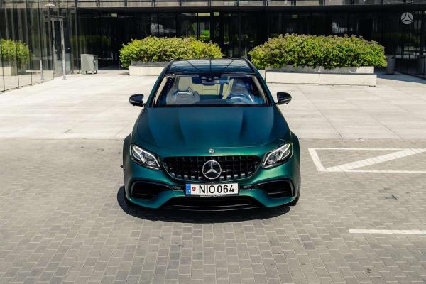 Pelēks Mercedes-Benz E 63 AMG 2018 Viļņa, ar dzinēja tilpumu 3.98 L un nobraukumu 73 tūkst. km par 58000 €, foto 5 vietnē AUTOMOTO.COM.LV