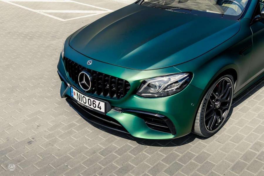 Grey Mercedes-Benz E 63 AMG 2018 in Vilnius, with an engine capacity of 3.98 L and mileage of 73 thousand km for 58000 €, photo 7 on AUTOMOTO.COM.LV