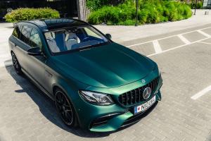 Grey Mercedes-Benz E 63 AMG 2018 in Vilnius, with an engine capacity of 3.98 L and mileage of 73 thousand km for 58000 €, photo 8 on AUTOMOTO.COM.LV