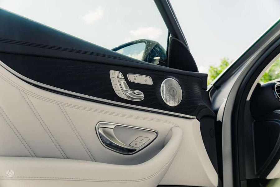 Grey Mercedes-Benz E 63 AMG 2018 in Vilnius, with an engine capacity of 3.98 L and mileage of 73 thousand km for 58000 €, photo 14 on AUTOMOTO.COM.LV