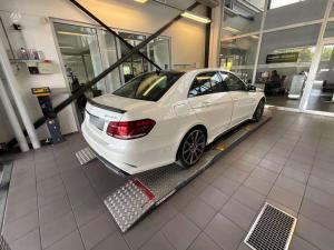 Белый Мерседес E 63 AMG 2013 в Клайпеда, объемом двигателя 5.46 л и пробегом 60 тыс. км за 19300 €, фото 5 на AUTOMOTO.COM.LV