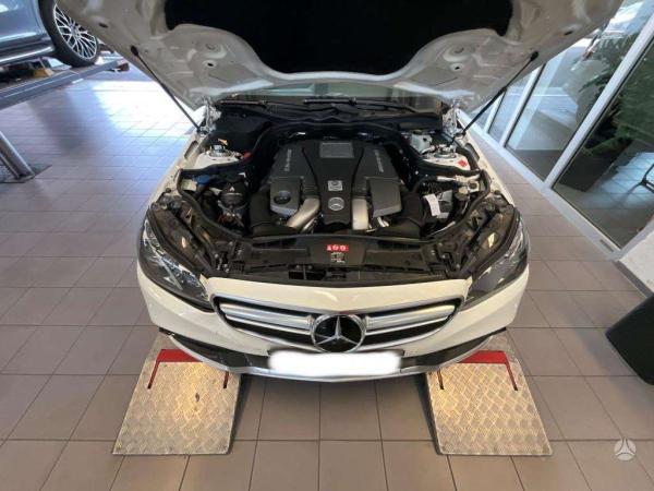 Белый Мерседес E 63 AMG 2013 в Клайпеда, объемом двигателя 5.46 л и пробегом 60 тыс. км за 19300 €, фото 8 на AUTOMOTO.COM.LV
