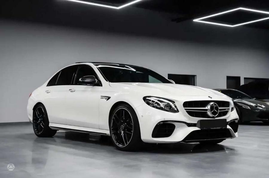 White Mercedes-Benz E 63 AMG 2018 in Alytus, with an engine capacity of 3.98 L and mileage of 145 thousand km for 71500 €, photo 3 on AUTOMOTO.COM.LV