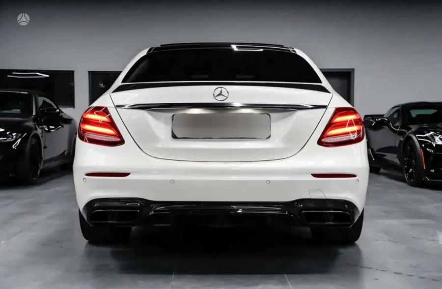 White Mercedes-Benz E 63 AMG 2018 in Alytus, with an engine capacity of 3.98 L and mileage of 145 thousand km for 71500 €, photo 4 on AUTOMOTO.COM.LV