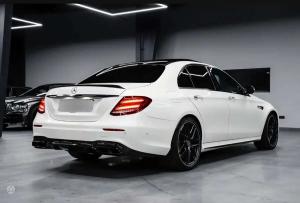 White Mercedes-Benz E 63 AMG 2018 in Alytus, with an engine capacity of 3.98 L and mileage of 145 thousand km for 71500 €, photo 6 on AUTOMOTO.COM.LV