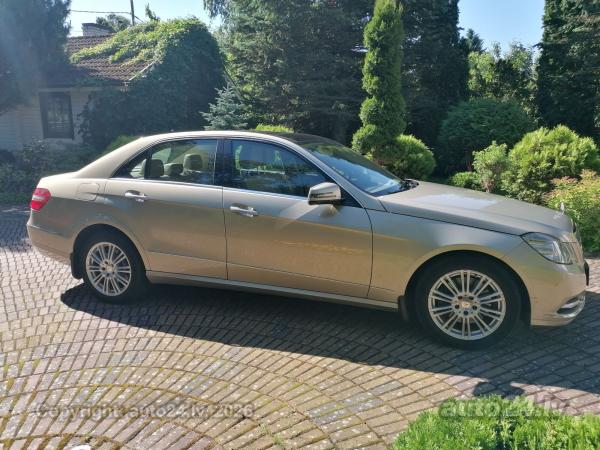 Smilšu krāsa Mercedes-Benz E-Class 2011 Tallina, ar dzinēja tilpumu 3.50 L un nobraukumu 155 tūkst. km par 9900 €, foto 2 vietnē AUTOMOTO.COM.LV