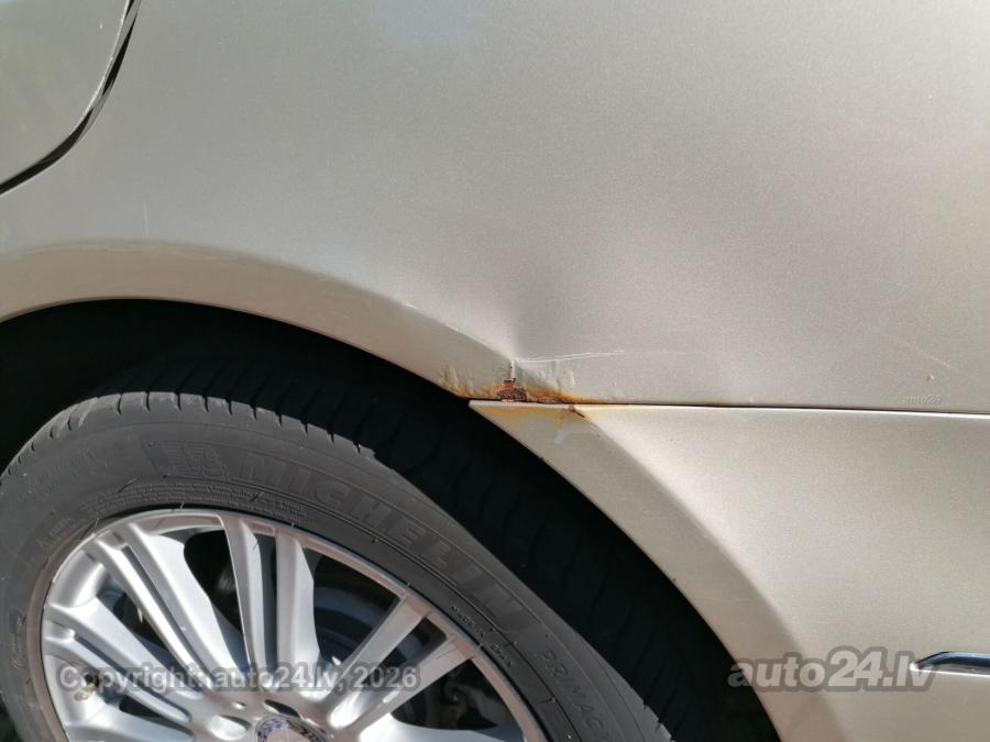 Smilšu krāsa Mercedes-Benz E-Class 2011 Tallina, ar dzinēja tilpumu 3.50 L un nobraukumu 155 tūkst. km par 9900 €, foto 7 vietnē AUTOMOTO.COM.LV