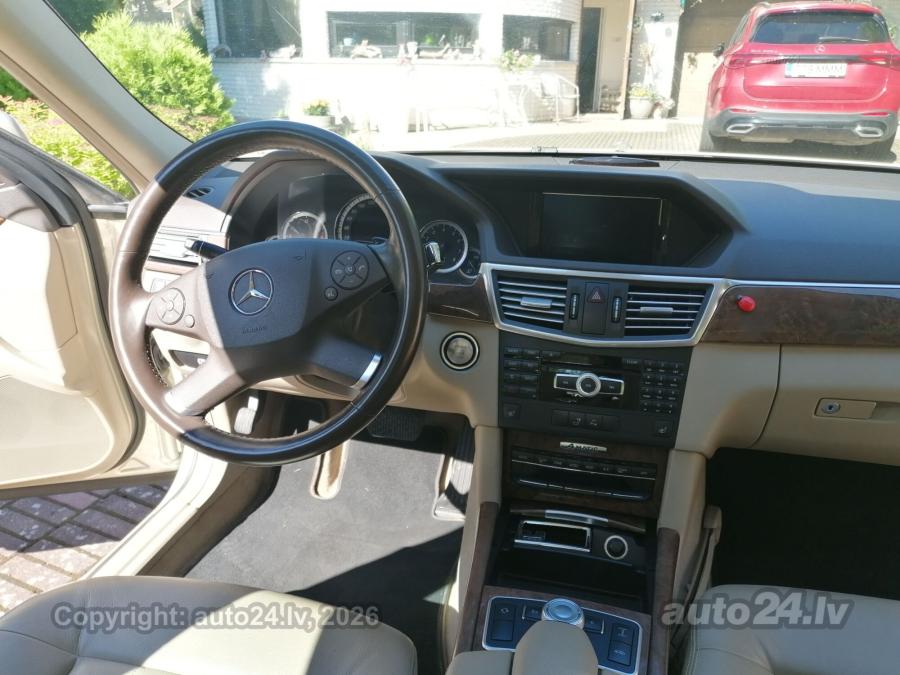 Smilšu krāsa Mercedes-Benz E-Class 2011 Tallina, ar dzinēja tilpumu 3.50 L un nobraukumu 155 tūkst. km par 9900 €, foto 13 vietnē AUTOMOTO.COM.LV