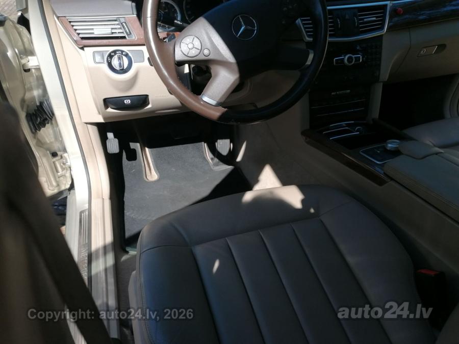 Smilšu krāsa Mercedes-Benz E-Class 2011 Tallina, ar dzinēja tilpumu 3.50 L un nobraukumu 155 tūkst. km par 9900 €, foto 14 vietnē AUTOMOTO.COM.LV