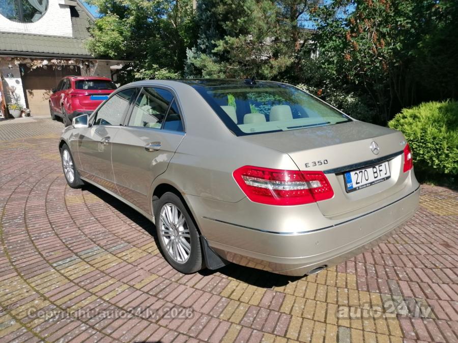 Smilšu krāsa Mercedes-Benz E-Class 2011 Tallina, ar dzinēja tilpumu 3.50 L un nobraukumu 155 tūkst. km par 9900 €, foto 24 vietnē AUTOMOTO.COM.LV
