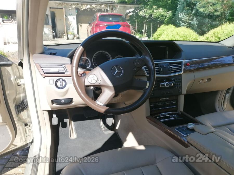 Smilšu krāsa Mercedes-Benz E-Class 2011 Tallina, ar dzinēja tilpumu 3.50 L un nobraukumu 155 tūkst. km par 9900 €, foto 25 vietnē AUTOMOTO.COM.LV