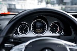 Black Mercedes-Benz E-Class 2011 in Tallinn, with an engine capacity of 3.00 L and mileage of 201 thousand km for 14000 €, photo 19 on AUTOMOTO.COM.LV