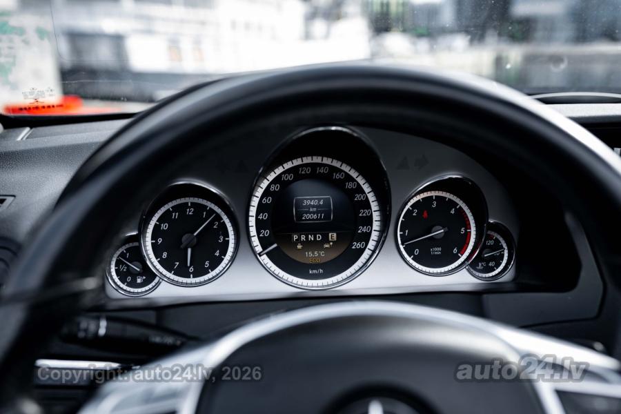 Black Mercedes-Benz E-Class 2011 in Tallinn, with an engine capacity of 3.00 L and mileage of 201 thousand km for 14000 €, photo 19 on AUTOMOTO.COM.LV