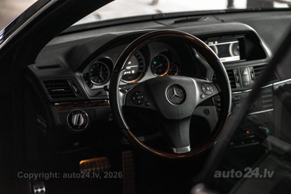 Black Mercedes-Benz E-Class 2009 in Tallinn, with an engine capacity of 3.00 L and mileage of 276 thousand km for 9999 €, photo 11 on AUTOMOTO.COM.LV