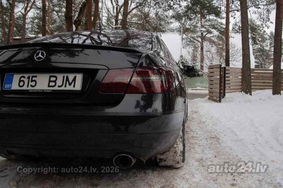 Melns Mercedes-Benz E-Class 2010 Tallina, ar dzinēja tilpumu 3.00 L un nobraukumu 257 tūkst. km par 10499 €, foto 11 vietnē AUTOMOTO.COM.LV
