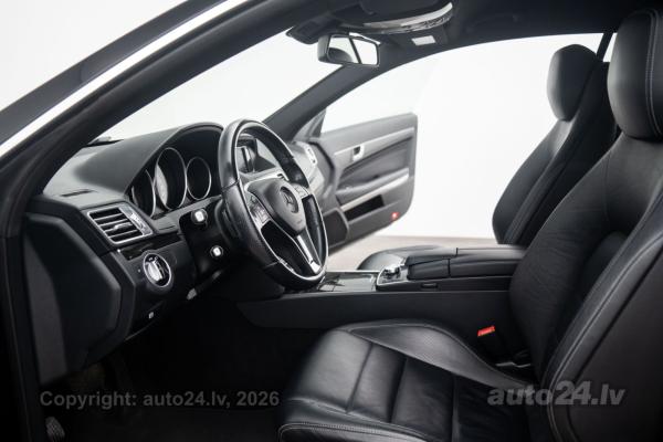 Mercedes-Benz E-Class 2014 in Tallinn on AUTOMOTO.COM.LV Black Mercedes-Benz E-Class 2014 in Tallinn, with an engine capacity of 2.10 L and mileage of 205 thousand km for 13999 €, photo 9 on AUTOMOTO.COM.LV
