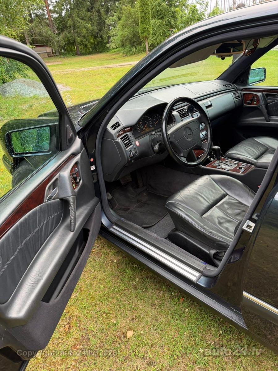 Melns Mercedes-Benz E-Class 1995 Tallina, ar dzinēja tilpumu 3.20 L un nobraukumu 249 tūkst. km par 7500 €, foto 5 vietnē AUTOMOTO.COM.LV