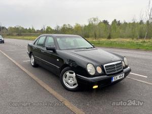 Melns Mercedes-Benz E-Class 1998 Tallina, ar dzinēja tilpumu 2.90 L un nobraukumu 444 tūkst. km par 1699 €, foto  vietnē AUTOMOTO.COM.LV