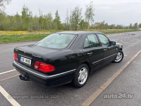 Melns Mercedes-Benz E-Class 1998 Tallina, ar dzinēja tilpumu 2.90 L un nobraukumu 444 tūkst. km par 1699 €, foto 4 vietnē AUTOMOTO.COM.LV