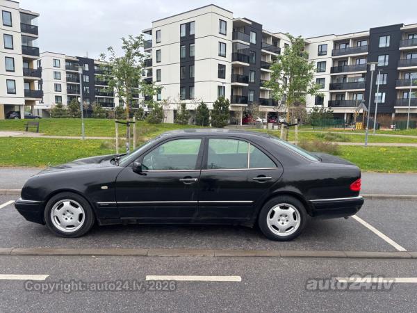 Melns Mercedes-Benz E-Class 1998 Tallina, ar dzinēja tilpumu 2.90 L un nobraukumu 444 tūkst. km par 1699 €, foto 5 vietnē AUTOMOTO.COM.LV