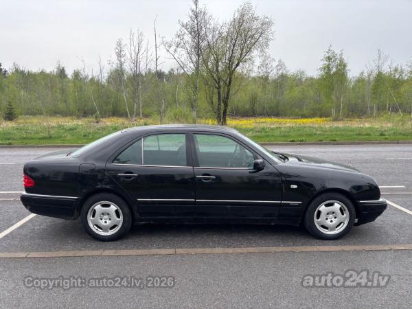 Melns Mercedes-Benz E-Class 1998 Tallina, ar dzinēja tilpumu 2.90 L un nobraukumu 444 tūkst. km par 1699 €, foto 6 vietnē AUTOMOTO.COM.LV