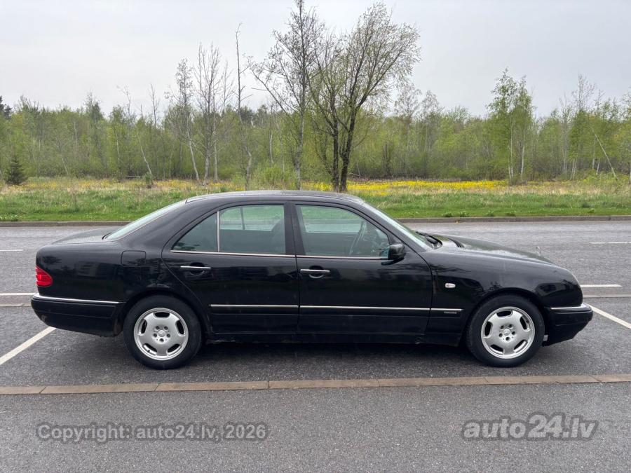 Черный Мерседес Е-Класс 1998 в Таллин, объемом двигателя 2.90 л и пробегом 444 тыс. км за 1699 €, фото 7 на AUTOMOTO.COM.LV