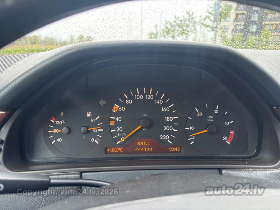 Черный Мерседес Е-Класс 1998 в Таллин, объемом двигателя 2.90 л и пробегом 444 тыс. км за 1699 €, фото 14 на AUTOMOTO.COM.LV