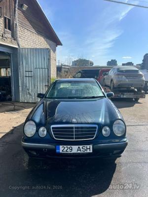 Black Mercedes-Benz E-Class 2000 in Tallinn, with an engine capacity of 2.60 L and mileage of 315 thousand km for 1700 €, photo 3 on AUTOMOTO.COM.LV