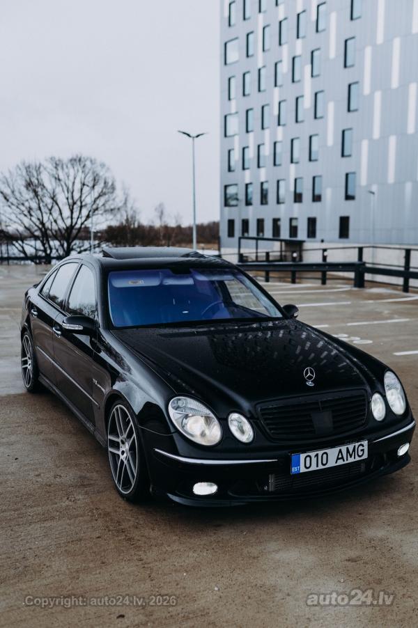 Melns Mercedes-Benz E-Class 2002 Tallina, ar dzinēja tilpumu 5.40 L un nobraukumu 248 tūkst. km par 19100 €, foto 1 vietnē AUTOMOTO.COM.LV