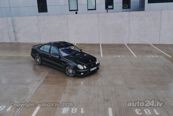 Melns Mercedes-Benz E-Class 2002 Tallina, ar dzinēja tilpumu 5.40 L un nobraukumu 248 tūkst. km par 19100 €, foto 8 vietnē AUTOMOTO.COM.LV