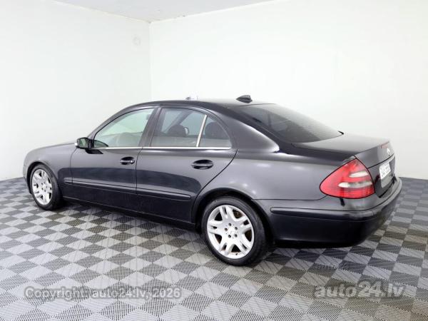 Melns Mercedes-Benz E-Class 2003 Tallina, ar dzinēja tilpumu 2.10 L un nobraukumu 331 tūkst. km par 1999 €, foto 4 vietnē AUTOMOTO.COM.LV