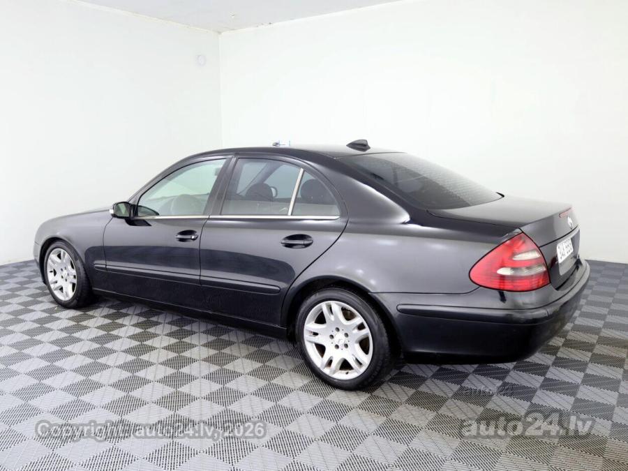 Melns Mercedes-Benz E-Class 2003 Tallina, ar dzinēja tilpumu 2.10 L un nobraukumu 331 tūkst. km par 1999 €, foto 4 vietnē AUTOMOTO.COM.LV