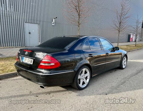 Melns Mercedes-Benz E-Class 2003 Tallina, ar dzinēja tilpumu 4.00 L un nobraukumu 0 tūkst. km par 4999 €, foto 5 vietnē AUTOMOTO.COM.LV
