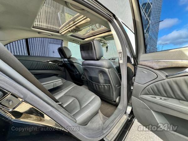 Melns Mercedes-Benz E-Class 2003 Tallina, ar dzinēja tilpumu 4.00 L un nobraukumu 0 tūkst. km par 4999 €, foto 6 vietnē AUTOMOTO.COM.LV