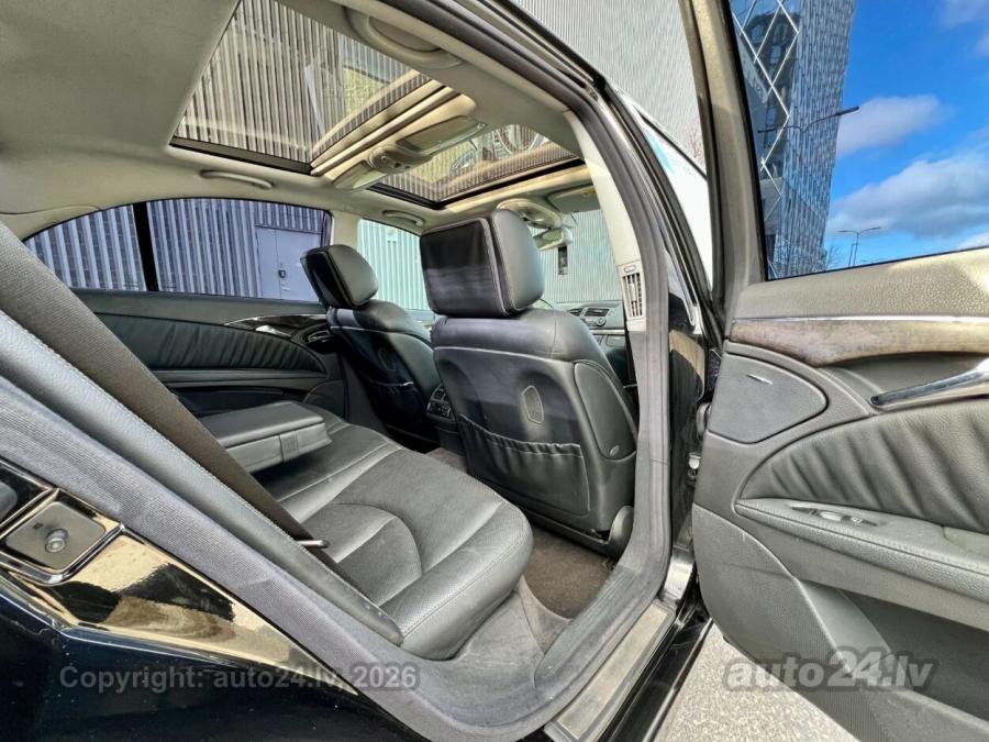Melns Mercedes-Benz E-Class 2003 Tallina, ar dzinēja tilpumu 4.00 L un nobraukumu 0 tūkst. km par 4999 €, foto 7 vietnē AUTOMOTO.COM.LV
