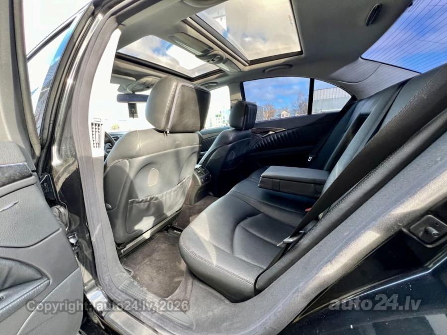 Melns Mercedes-Benz E-Class 2003 Tallina, ar dzinēja tilpumu 4.00 L un nobraukumu 0 tūkst. km par 4999 €, foto 10 vietnē AUTOMOTO.COM.LV