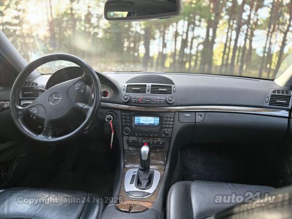 Melns Mercedes-Benz E-Class 2003 Tallina, ar dzinēja tilpumu 2.10 L un nobraukumu 240 tūkst. km par 4444 €, foto 7 vietnē AUTOMOTO.COM.LV