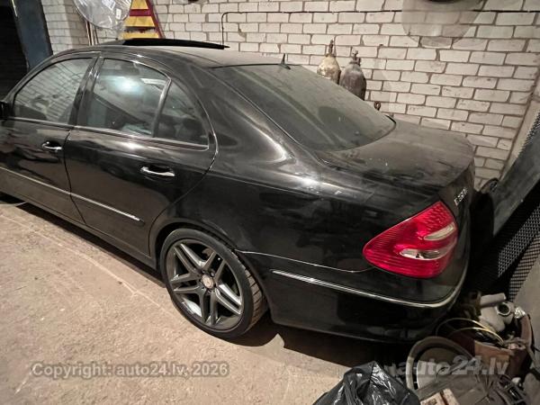 Black Mercedes-Benz E-Class 2003 in Tallinn, with an engine capacity of 3.20 L and mileage of 202 thousand km for 6000 €, photo 5 on AUTOMOTO.COM.LV