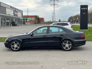 Melns Mercedes-Benz E-Class 2003 Narva, ar dzinēja tilpumu 2.10 L un nobraukumu 715 tūkst. km par 1499 €, foto 9 vietnē AUTOMOTO.COM.LV