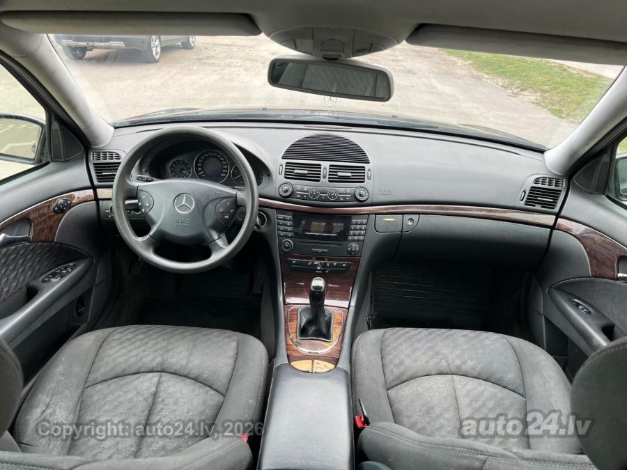 Melns Mercedes-Benz E-Class 2003 Narva, ar dzinēja tilpumu 2.10 L un nobraukumu 715 tūkst. km par 1499 €, foto 11 vietnē AUTOMOTO.COM.LV