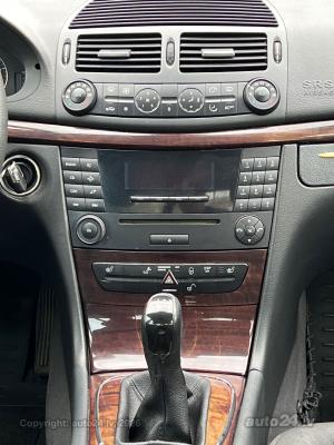 Melns Mercedes-Benz E-Class 2003 Narva, ar dzinēja tilpumu 2.10 L un nobraukumu 715 tūkst. km par 1499 €, foto 12 vietnē AUTOMOTO.COM.LV