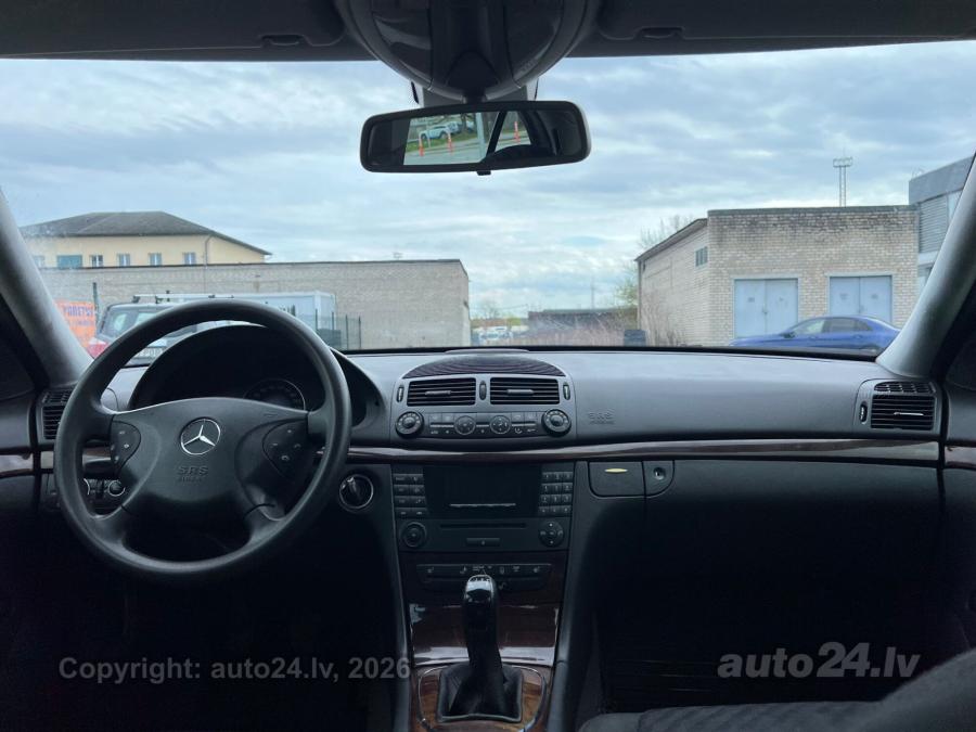 Melns Mercedes-Benz E-Class 2003 Narva, ar dzinēja tilpumu 2.10 L un nobraukumu 715 tūkst. km par 1499 €, foto 14 vietnē AUTOMOTO.COM.LV