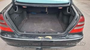 Melns Mercedes-Benz E-Class 2003 Tallina, ar dzinēja tilpumu 3.20 L un nobraukumu 366 tūkst. km par 1500 €, foto 8 vietnē AUTOMOTO.COM.LV