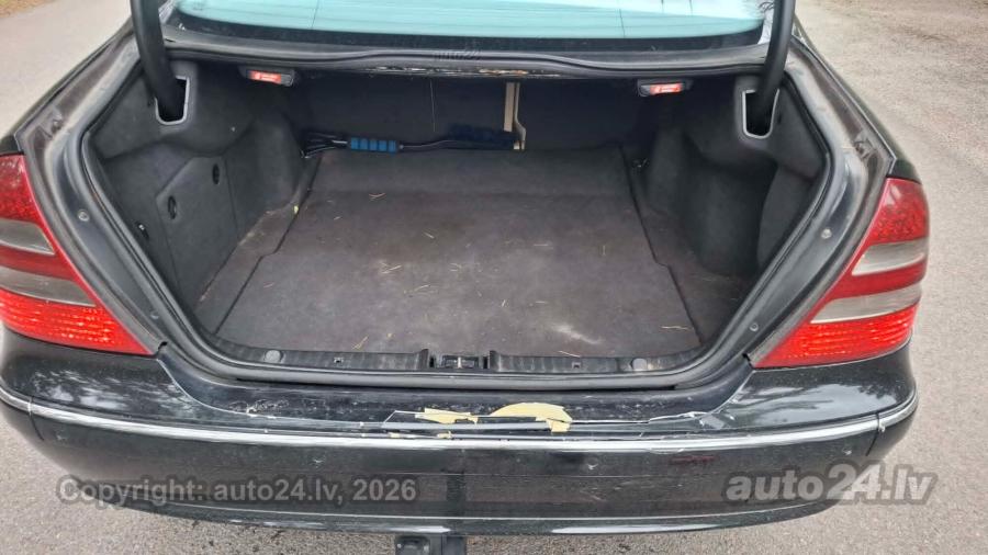Melns Mercedes-Benz E-Class 2003 Tallina, ar dzinēja tilpumu 3.20 L un nobraukumu 366 tūkst. km par 1500 €, foto 8 vietnē AUTOMOTO.COM.LV