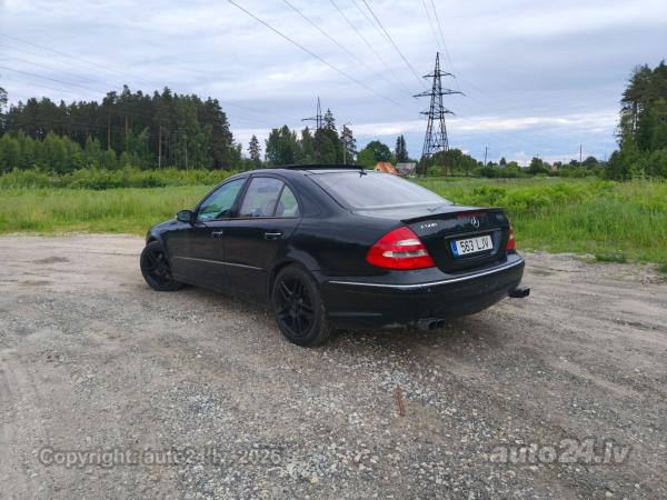 Melns Mercedes-Benz E-Class 2003 Pērnava, ar dzinēja tilpumu 5.00 L un nobraukumu 316 tūkst. km par 6999 €, foto 2 vietnē AUTOMOTO.COM.LV
