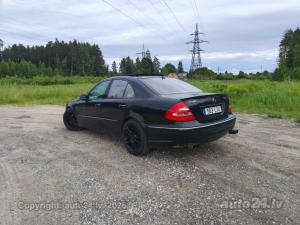 Black Mercedes-Benz E-Class 2003 in Parnu, with an engine capacity of 5.00 L and mileage of 316 thousand km for 6999 €, photo 3 on AUTOMOTO.COM.LV